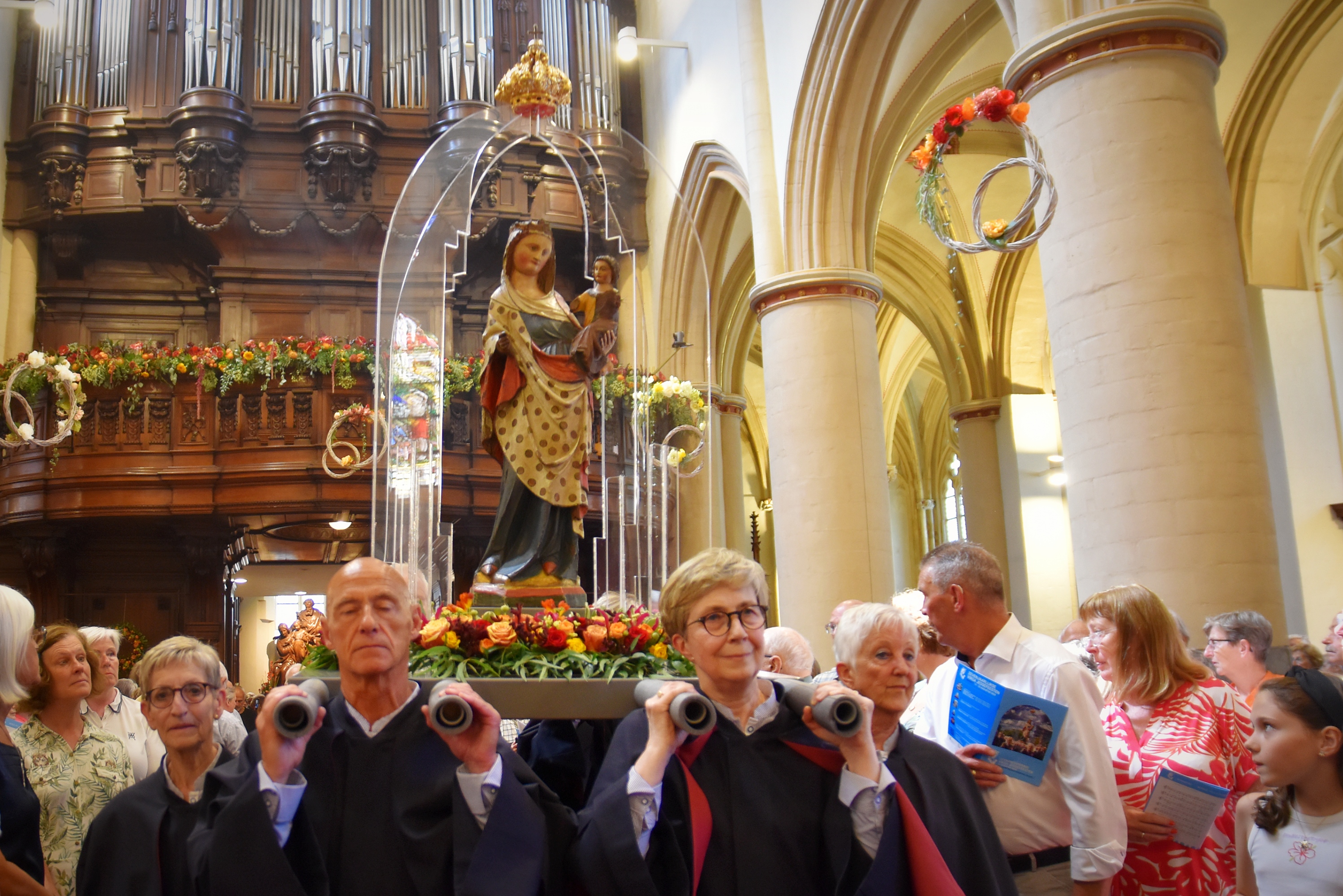 Virga Jessefeesten begonnen — Bisschop Hoogmartens spreekt zegen uit ...