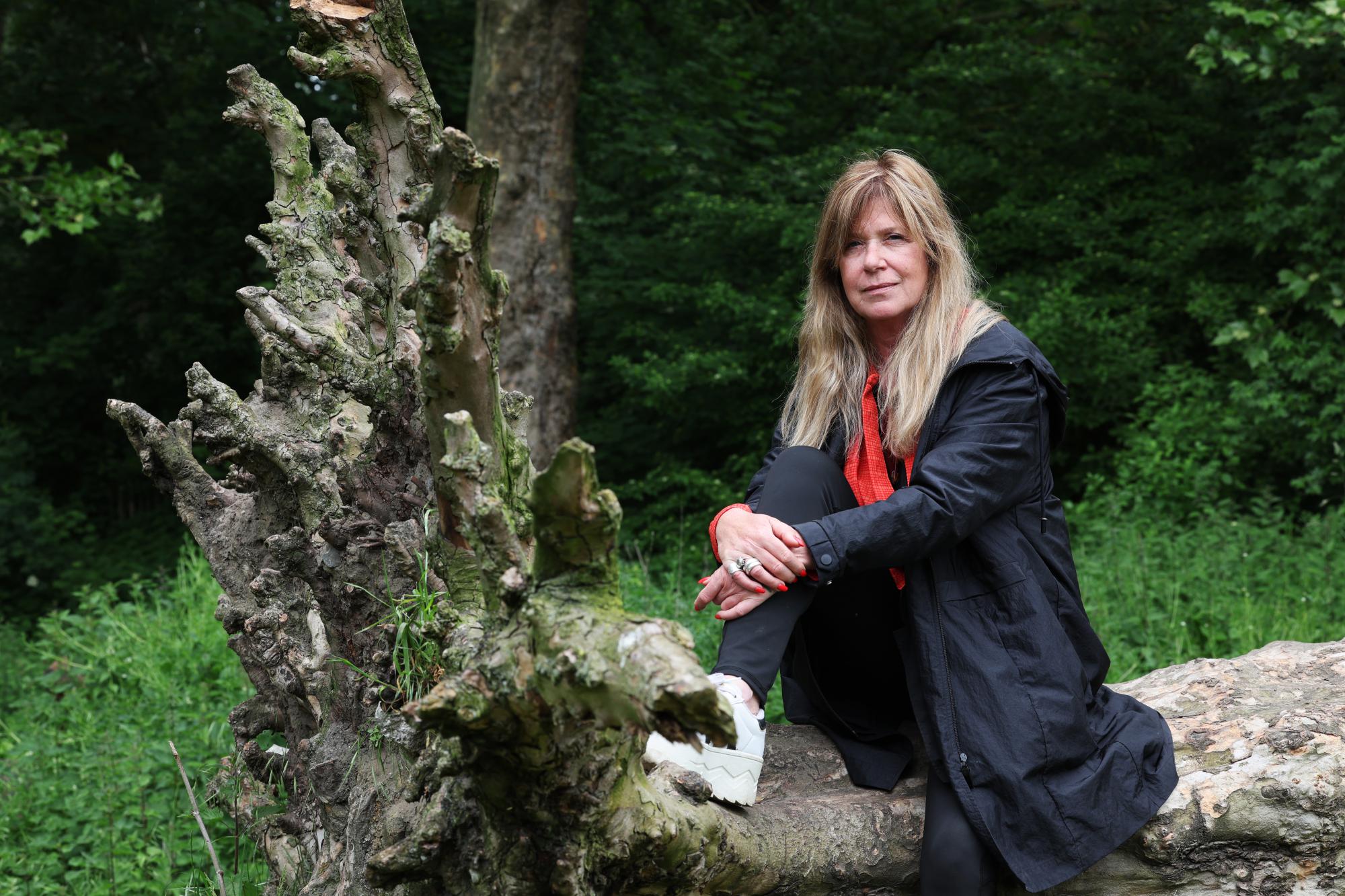 Actrice Barbara Sarafian geeft lezing over huwelijk en scheiding | Otheo
